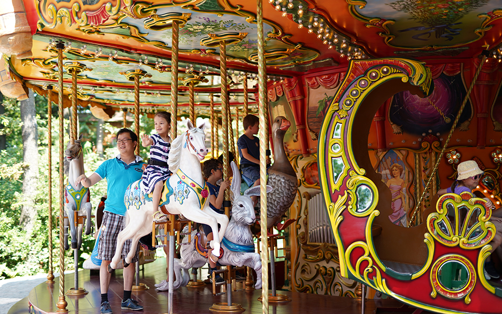 » Fairy tale carousel - Familypark