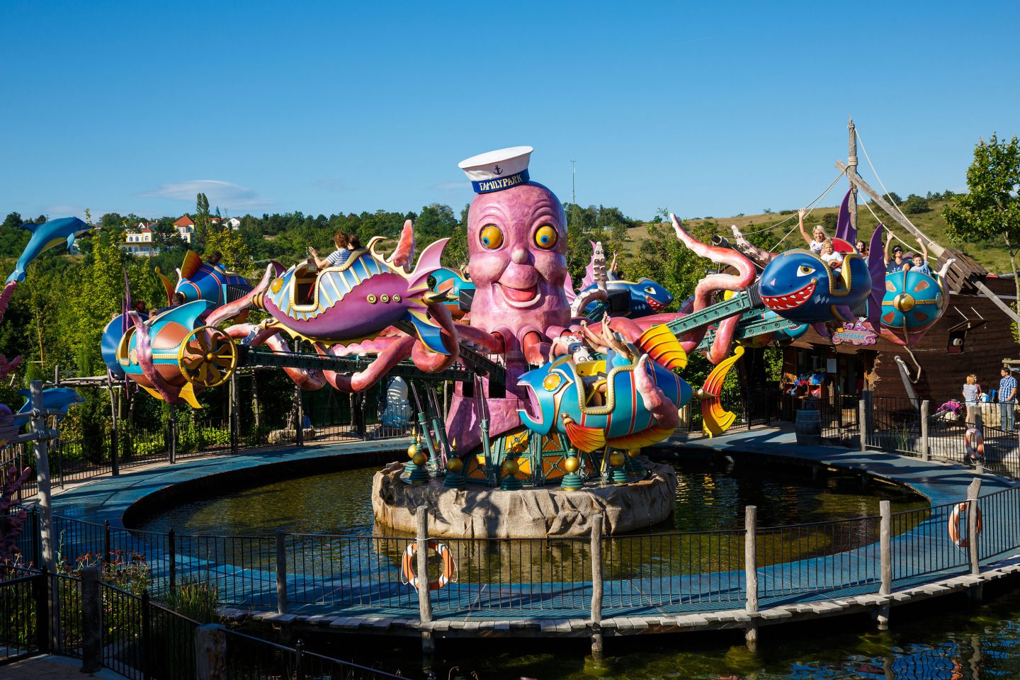 » Attractions - Familypark